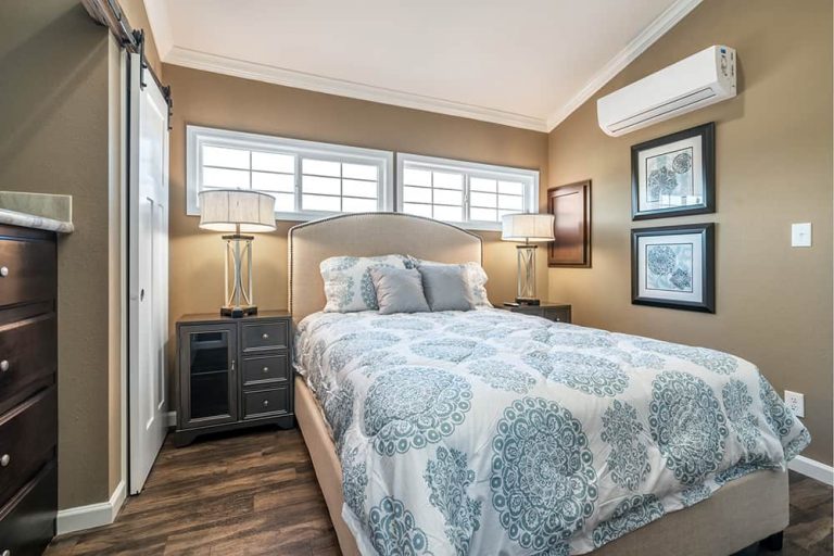 The Jade Tiny House Features A Gorgeous Color Scheme And Contemporary Décor Tiny Houses