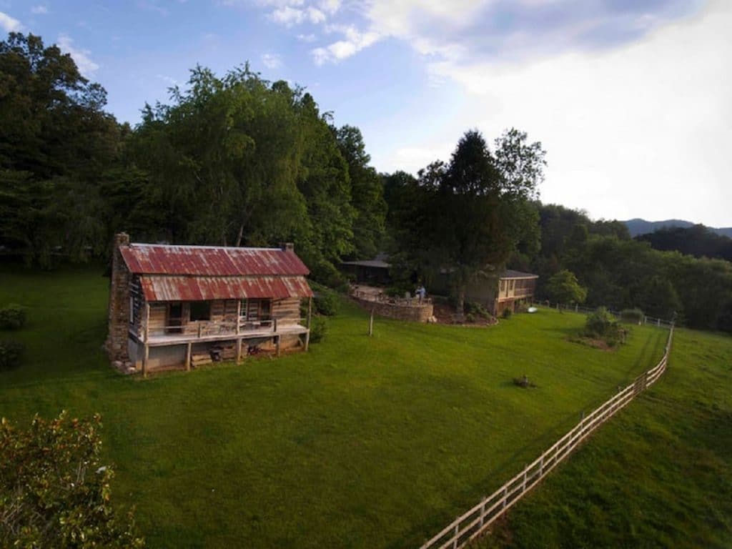 20 Must Visit Log Cabin Airbnbs - Tiny Houses