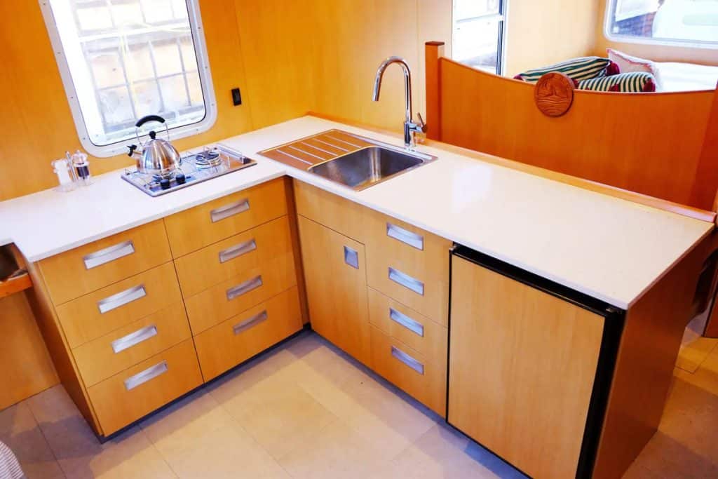 Sleek, Stylish and Sustainable: A Tiny Houseboat Oasis